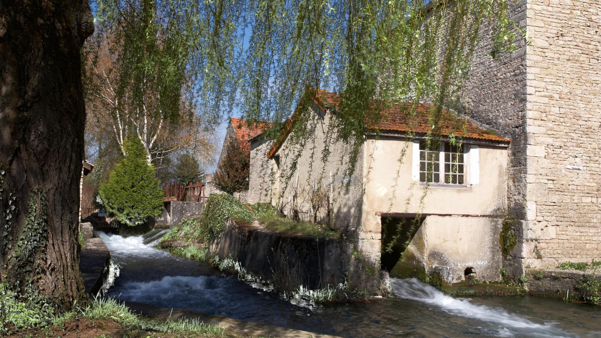 Towns and villages in bloom in Burgundy | Beaune and the Beaune region ...