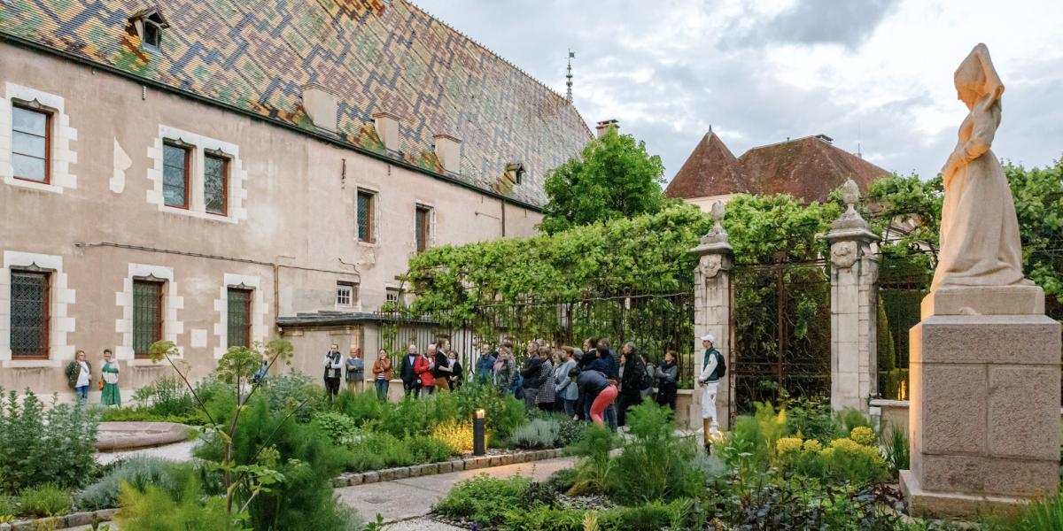 Visiter l’Hôtel-Dieu – Hospices de Beaune | Beaune et le Pays Beaunois ...